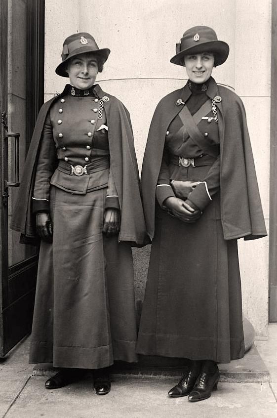 Curating Wonder — Canadian Nurses: WWI – Gwen Tuinman
