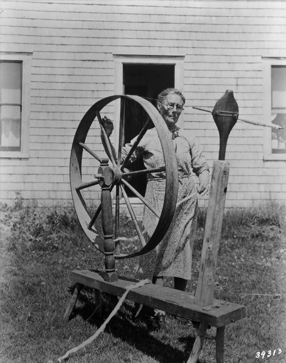 Curating Wonder — Spinning Wheel – Gwen Tuinman